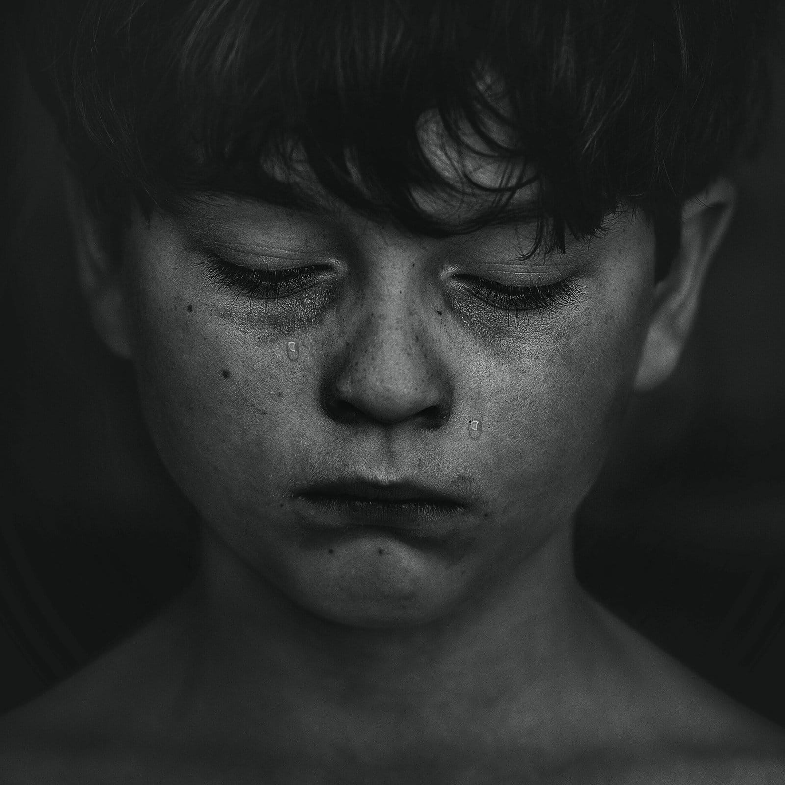 (Exactly) What to Say to Someone who Is Crying - Goodbye Self Help
